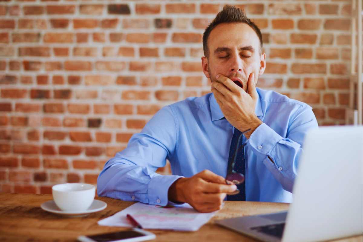 Cosa significa quando sbadigliamo troppo: è solo stanchezza o c’è altro ...
